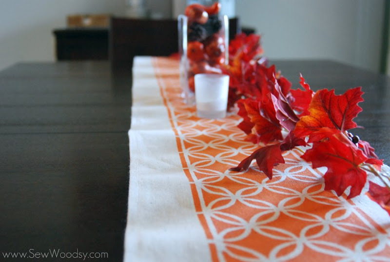 {Tutorial} Fall Painted Table Runner - Sew Woodsy