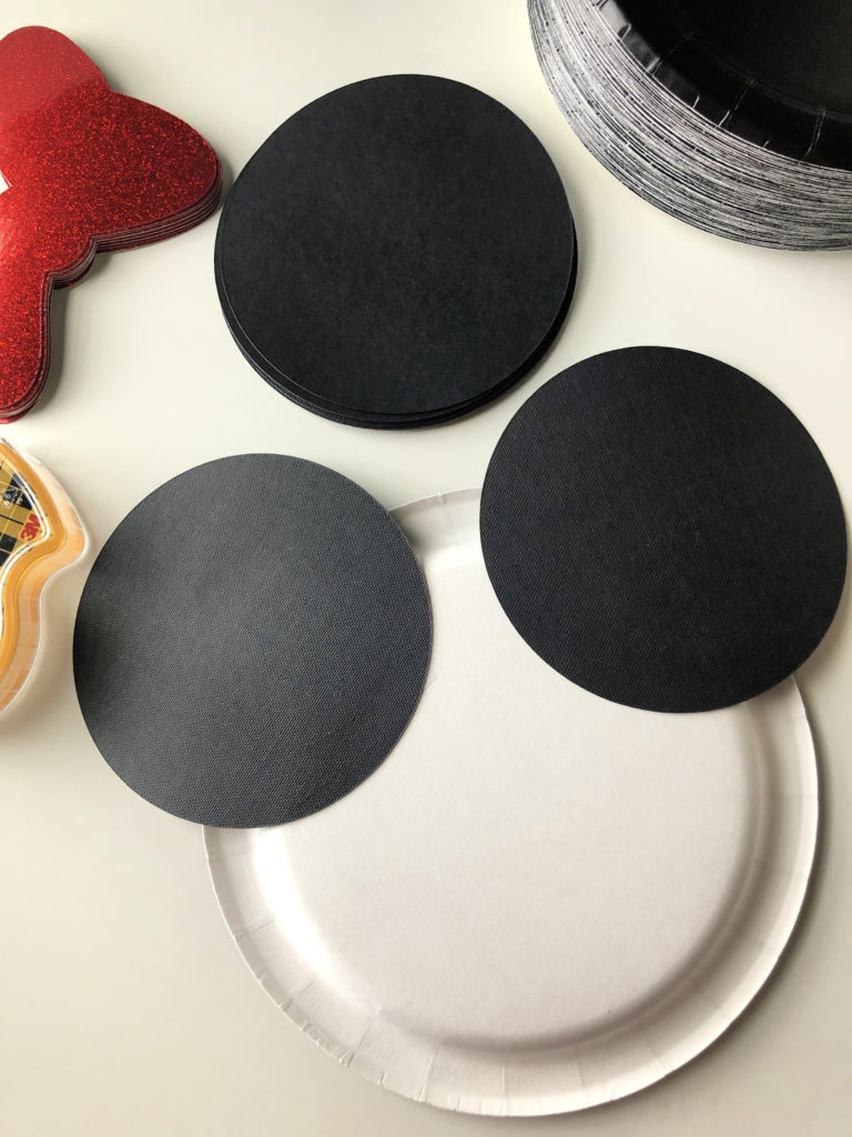 DIY Minnie Mouse Paper Plates - Sew Woodsy