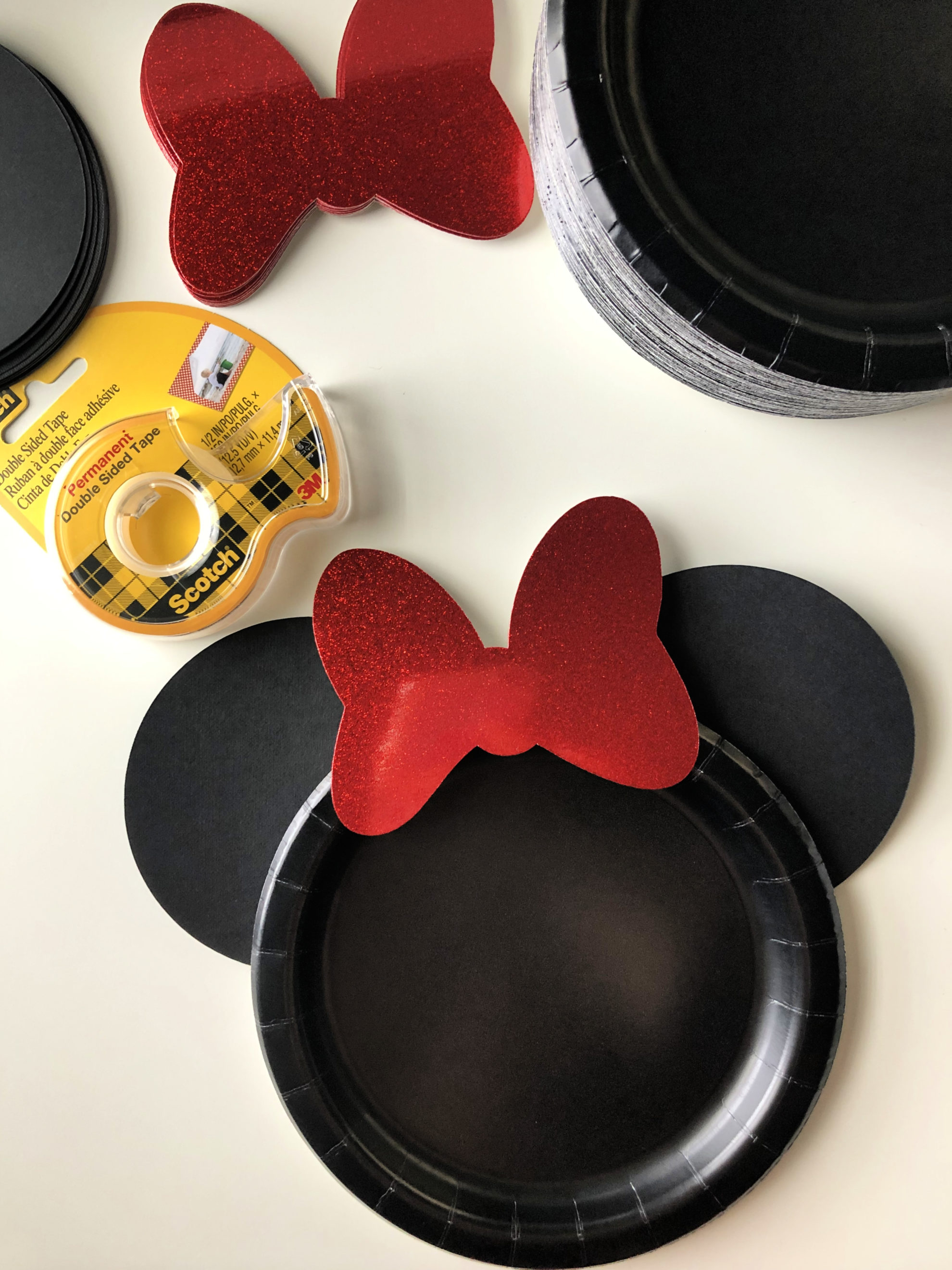 DIY Minnie Mouse Paper Plates - Sew Woodsy